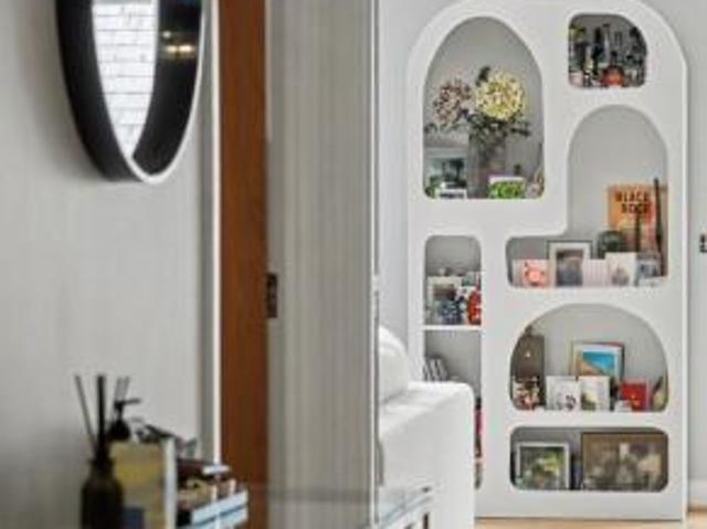 2 bedroom flat for sale in Compayne Gardens, South Hampstead, London NW6