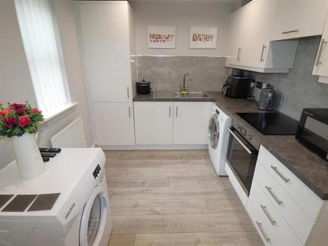 2 bedroom flat for sale in Conqueror Drive, Gillingham, ME7