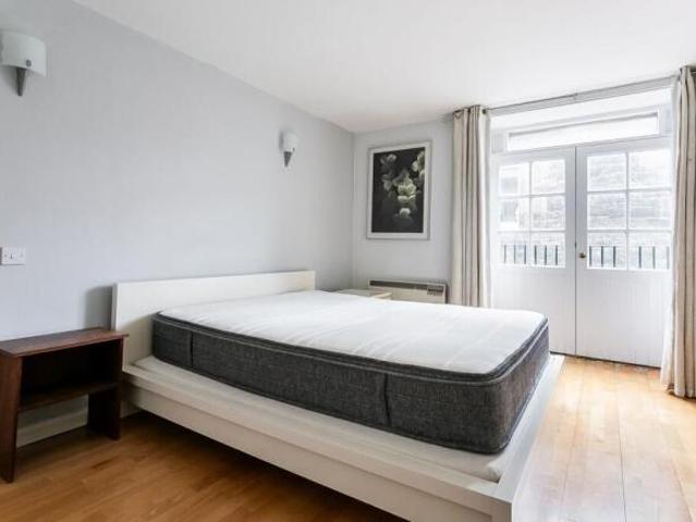 2 bedroom flat for sale in Constitution Street, The Shore, Edinburgh, EH6