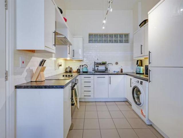 2 bedroom flat for sale in Cooper Road, Dollis Hill, NW10