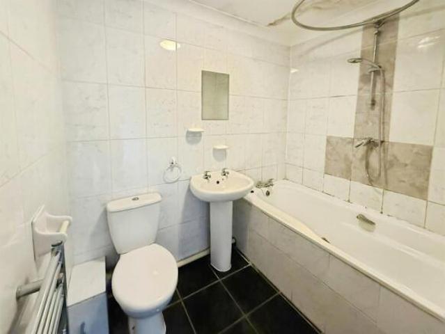 2 bedroom flat for sale in Cobbett Road, Southampton, SO18