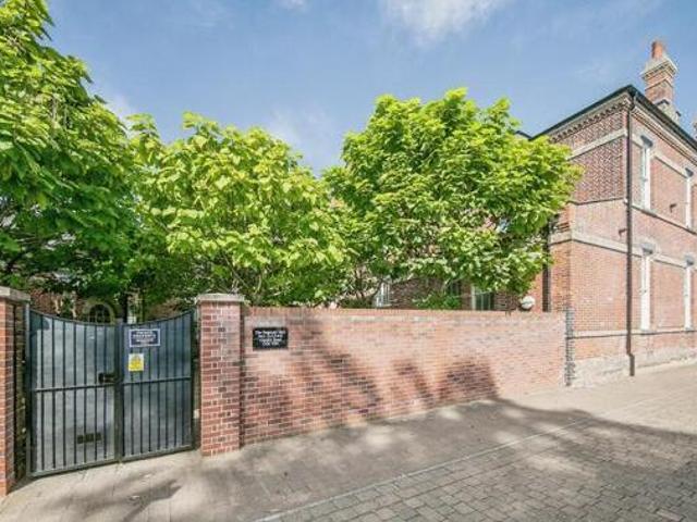 2 Bedroom Flat For Sale In Colchester, Essex