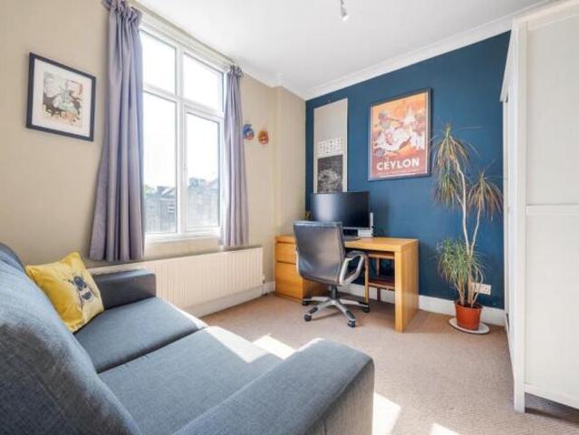 2 bedroom flat for sale in Coldharbour Lane, SE5