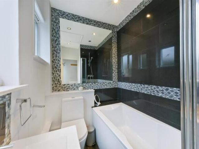 2 bedroom flat for sale in College Road, Colliers Wood, SW19