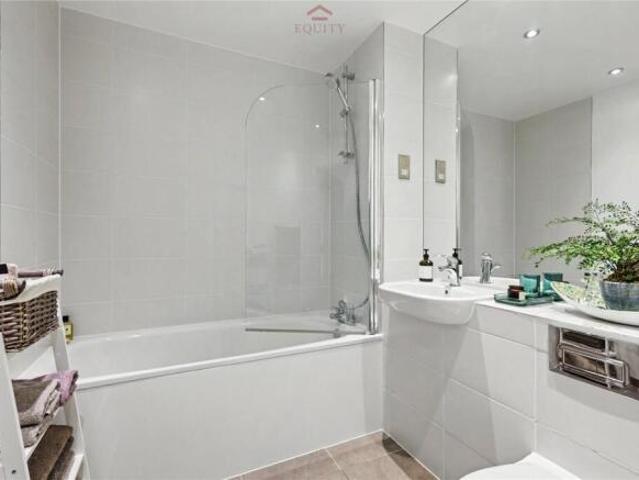 2 bedroom flat for sale in Colman Parade, Southbury Road, Enfield, EN1