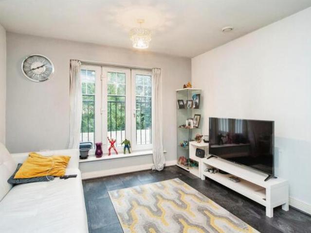 2 bedroom flat for sale in Colnhurst Road, WATFORD, WD17