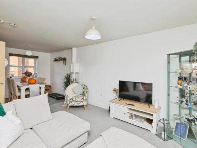2 bedroom flat for sale in Coral Close, Derby, DE24