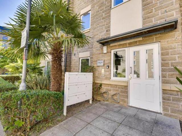 2 bedroom flat for sale in Cornmill View, Horsforth, Leeds, West Yorkshire, LS18