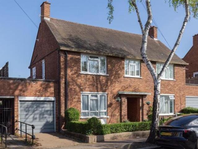 2 bedroom flat for sale in Courtenay Road, Walthamstow, E17