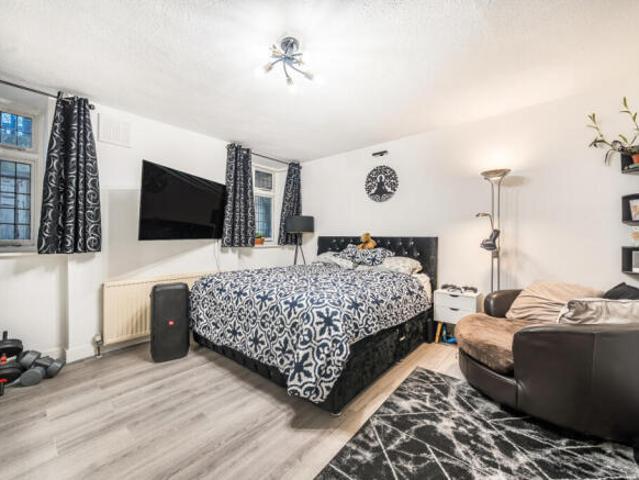 2 bedroom flat for sale in Courtside, Dartmouth Road, Sydenham, London, SE26
