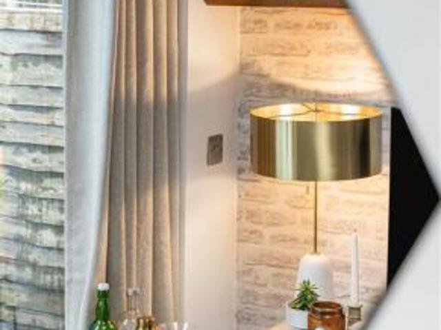 2 bedroom flat for sale in Claude Road, Leyton, London, E10