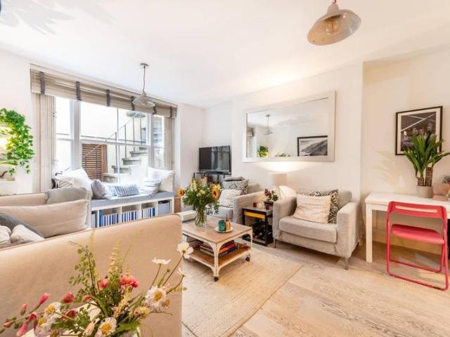 2 Bedroom Flat for Sale in Clanricarde Gardens