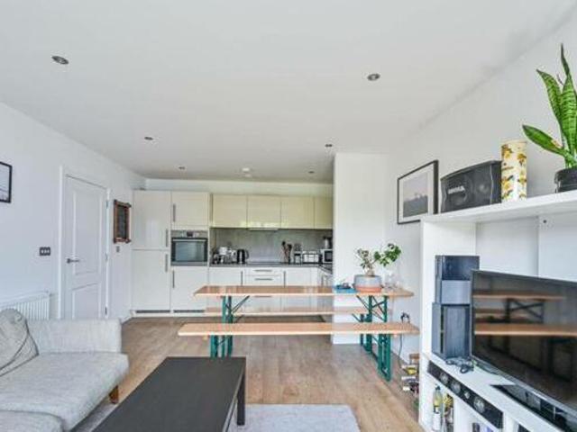 2 Bedroom Flat For Sale In Clapham North, London