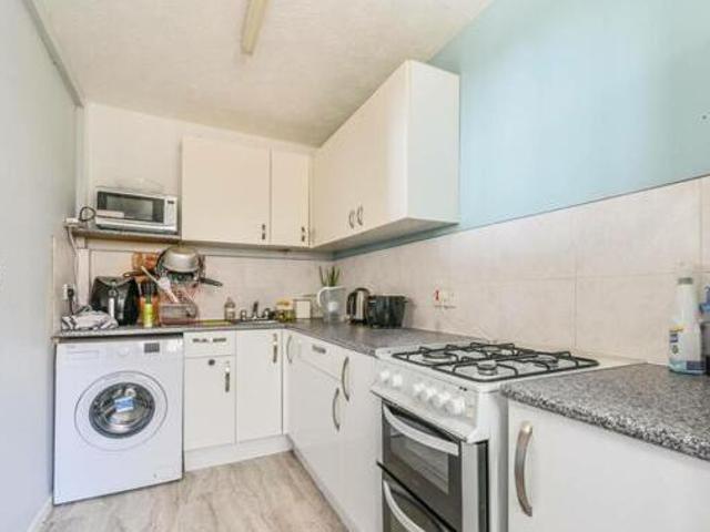 2 Bedroom Flat For Sale In Clapham North, London