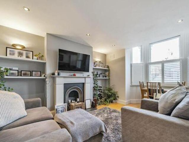 2 Bedroom Flat For Sale In Clapham Old Town, London