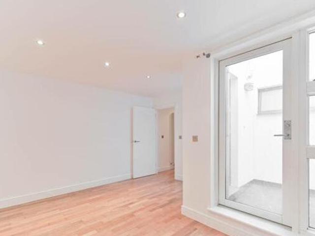 2 Bedroom Flat For Sale In Clapham Common North Side, London