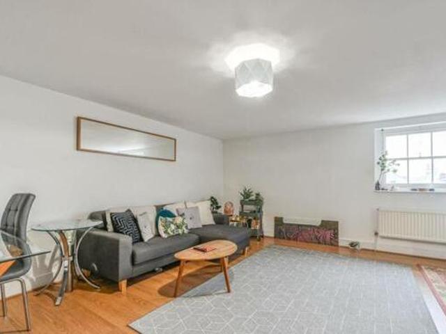 2 Bedroom Flat For Sale In Clapham, London