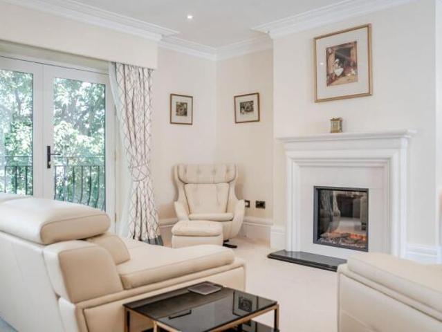 2 bedroom flat for sale in Clarence Drive, Harrogate, HG1