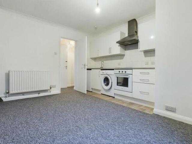 2 bedroom flat for sale in Clarendon Place, BN2