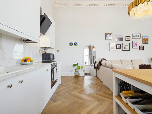 2 bedroom flat for sale in Cleveden Drive, Kelvinside, G12