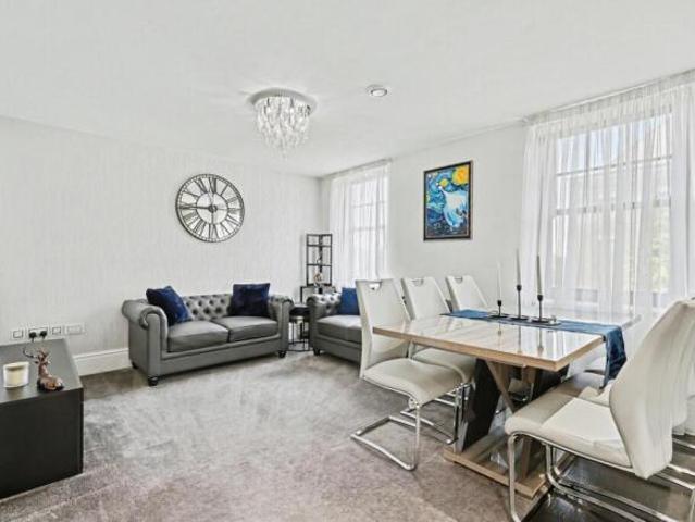 2 bedroom flat for sale in Clickers Drive, Northampton, Northamptonshire, NN5