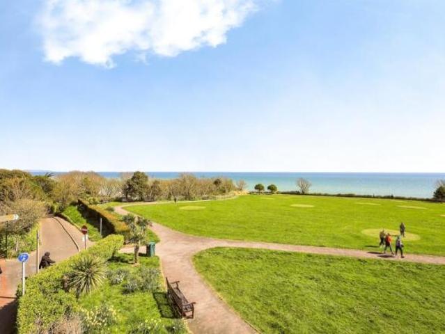 2 bedroom flat for sale in Cliff Road, Eastbourne, BN20