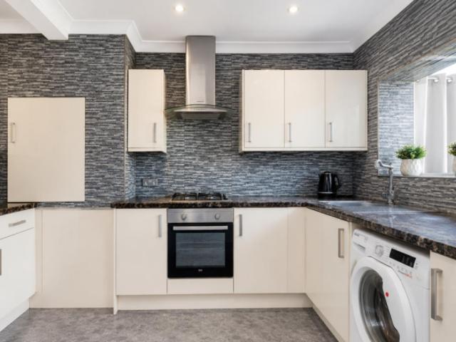 2 bedroom flat for sale in Clifford Avenue, East Sheen, SW14