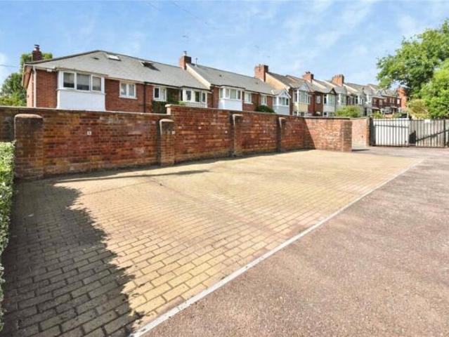 2 bedroom flat for sale in Clifton Hill, Exeter, Devon, EX1