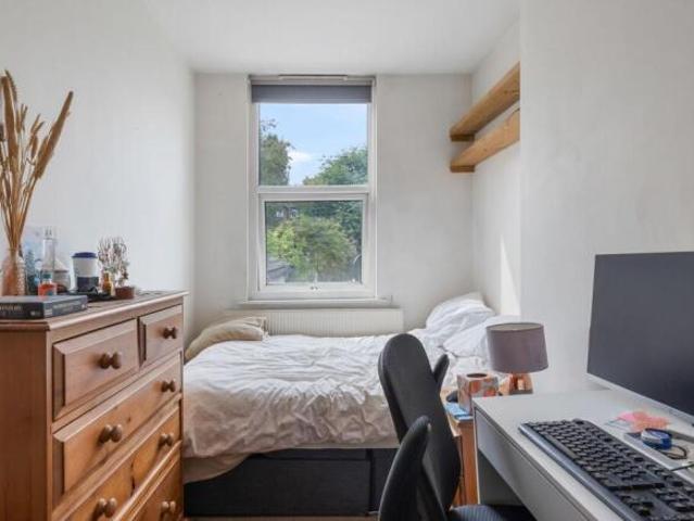 2 bedroom flat for sale in Crouch Hill London N4 4AP, N4