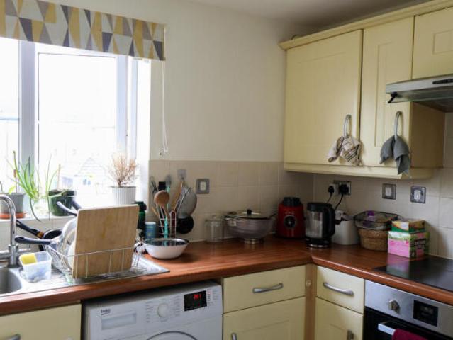 2 bedroom flat for sale in Crowe Road, Bedford, MK40