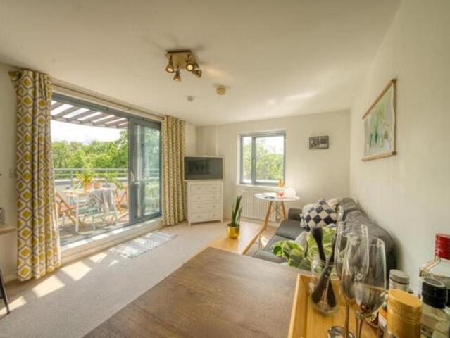 2 bedroom flat for sale in Crown Dale, Upper Norwood, SE19 3BH, SE19