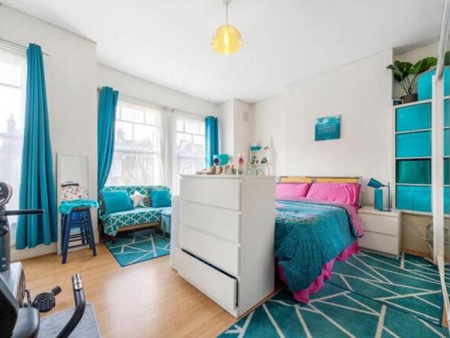 2 bedroom flat for sale in Croxted Road, SE21