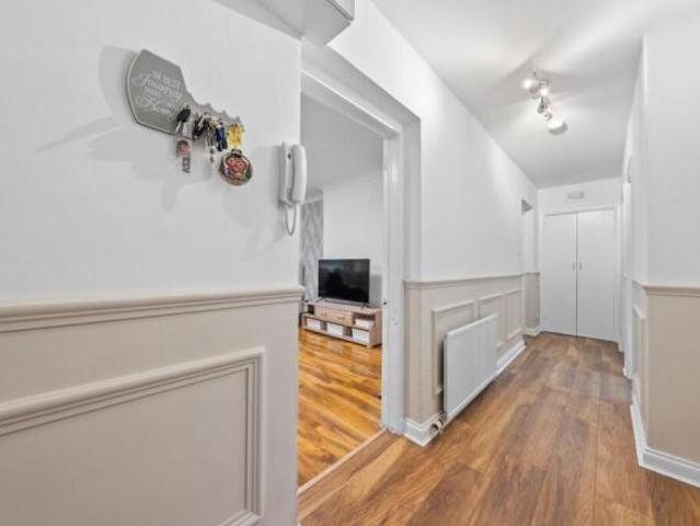 2 bedroom flat for sale in Croftfoot Road, G45 9HQ, G45