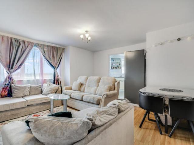 2 bedroom flat for sale in Crompton Street, Chelmsford, CM1