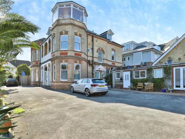 2 bedroom flat for sale in Crosby Road, Alum Chine, Bournemouth, Dorset, BH4