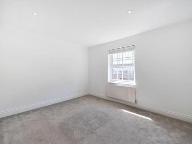 2 bedroom flat for sale in Cross Street, Winchester, SO23