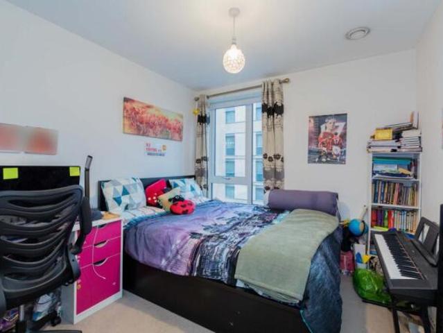 2 bedroom flat for sale in Crossways, Windsor Road, Slough, SL1