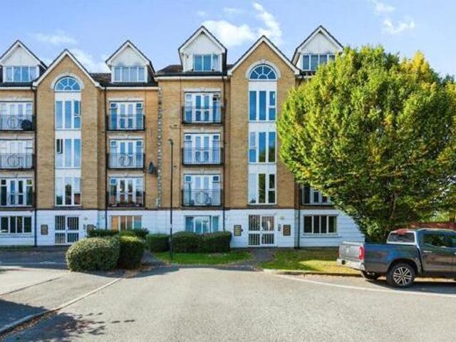 2 Bedroom Flat For Sale In Crawley, West Sussex