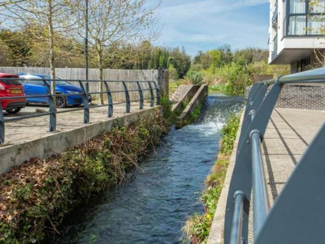 2 bedroom flat for sale in Crabble Hill, Dover, Kent, CT17