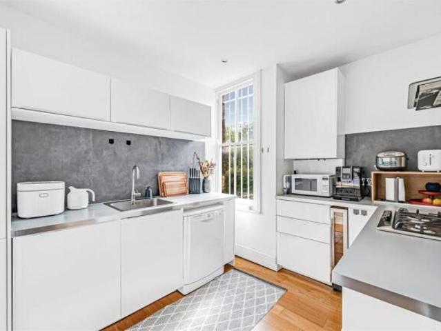 2 bedroom flat for sale in Creffield Road, London, W3