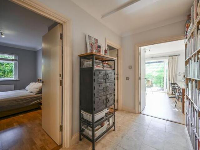 2 bedroom flat for sale in Crescent Road, Crouch End, London, N8