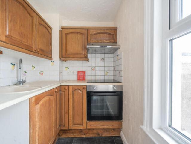2 bedroom flat for sale in Crescent Road, Worthing, West Sussex, BN11