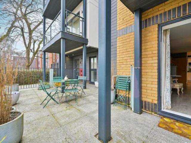 2 bedroom flat for sale in Cricketers Wharf, Guildford, GU1