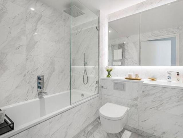 2 bedroom flat for sale in Damac Tower, Bondway, SW8