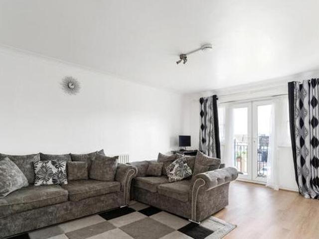 2 Bedroom Flat For Sale In Dagenham, Essex