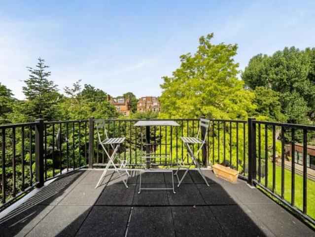 2 bedroom flat for sale in Daleham Gardens, Hampstead, NW3