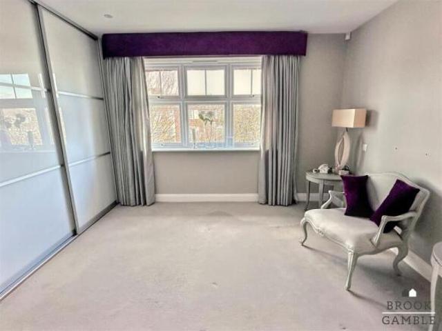 2 bedroom flat for sale in Darley Road, Eastbourne, East Sussex, BN20 7GA, BN20
