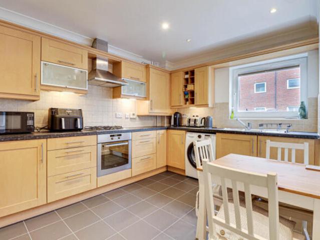 2 bedroom flat for sale in Dawn Court, Bakers Close, St Albans, AL1
