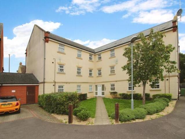2 bedroom flat for sale in Deneb Drive, Oakhurst, SN25