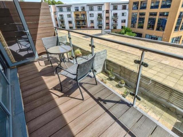 2 bedroom flat for sale in Deanery Road, BRISTOL, BS1